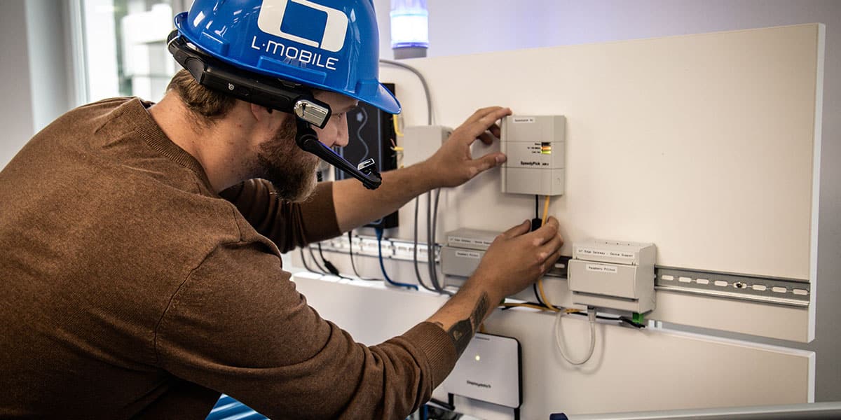 Remote service with augmented reality and L-mobile service